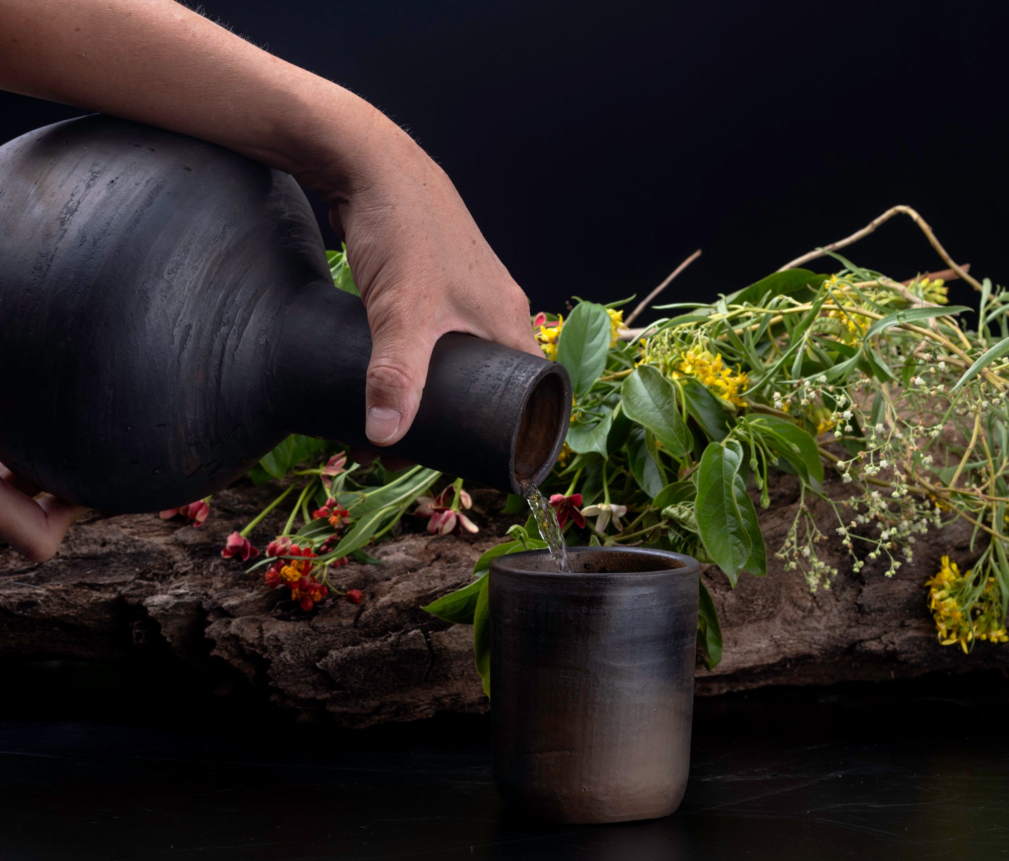 Botellón Artesanal de Barro con Vaso – oaxacaXamor
